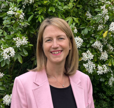 Emma Holmes – Modern Woman